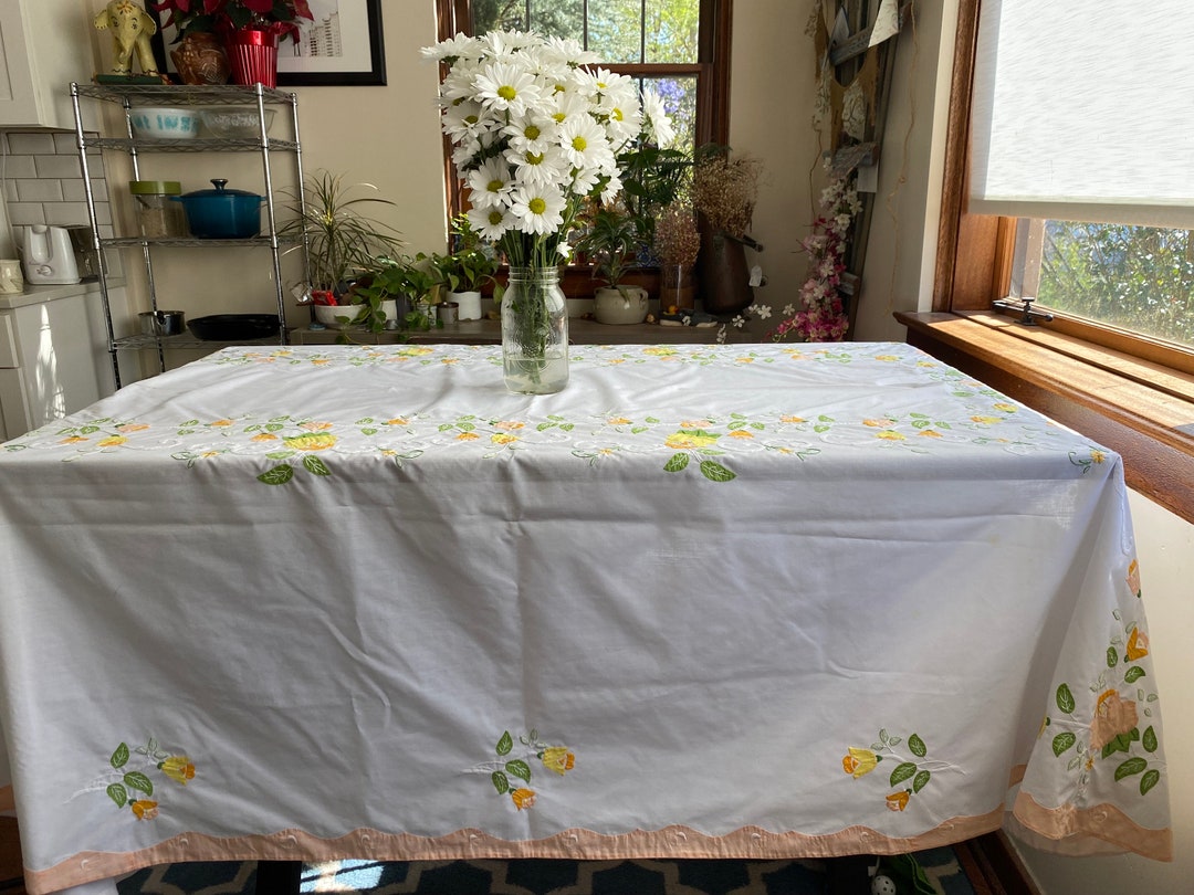 HUGE Vintage Appliqué Embroidered Flower Tablecloth, Vintage Flower ...