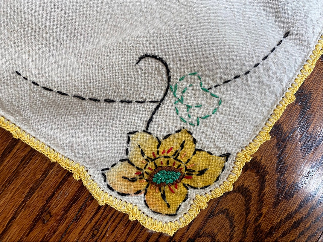 1920/30s Embroidered Daffodil Napkins, Vintage Flower Napkins, Cottage ...
