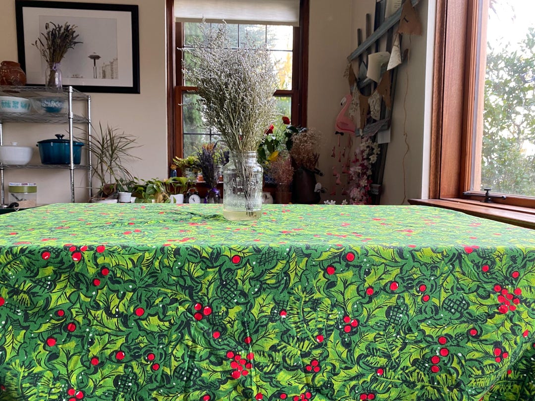 Vintage Round Retro Holly Fringe Tablecloth, Retro Christmas Tablecloth ...