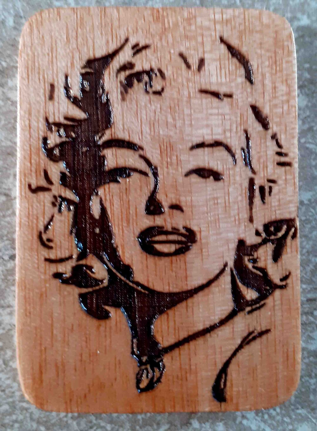 Laser Engraved Magnet of the Portrait of Maryline Monroe on Varnished ...