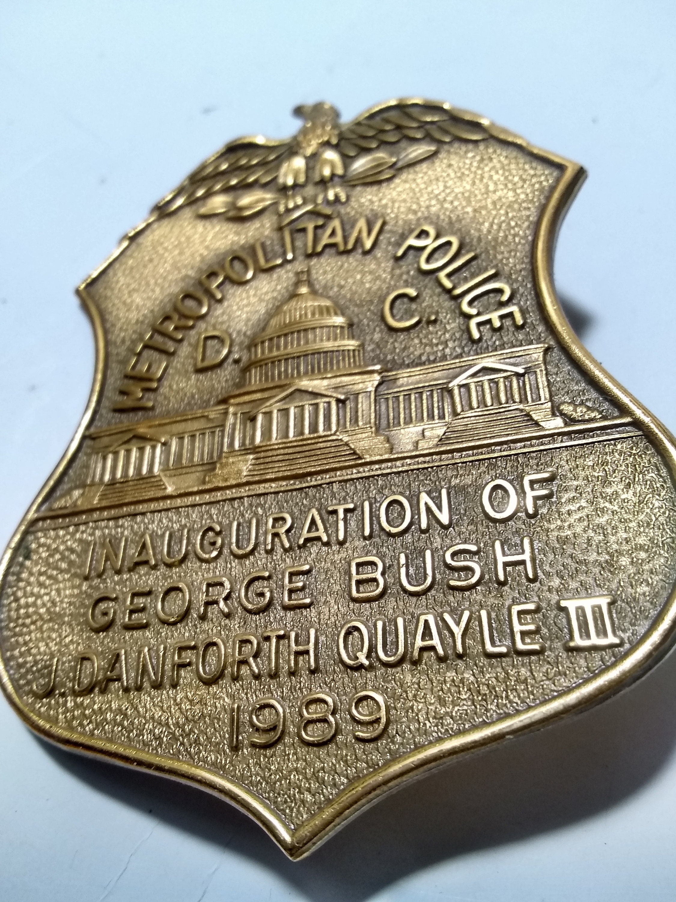 Quale 1989 METROPOLITAN D C POLICE Traditional Inauguration Badge Bush ...
