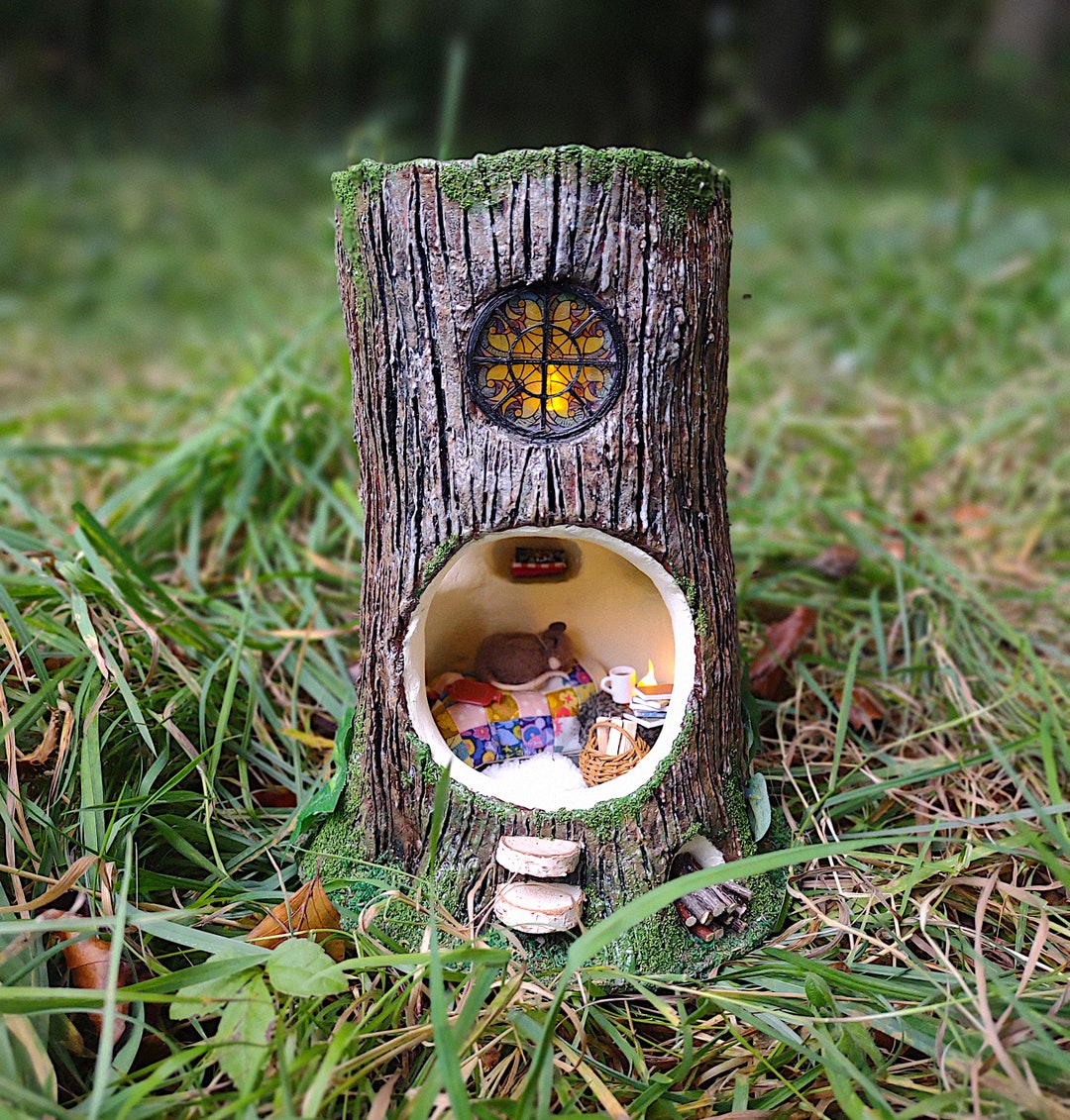 Cosy Tree Stump Mouse House With Stained Glass Window Tree Night Light ...