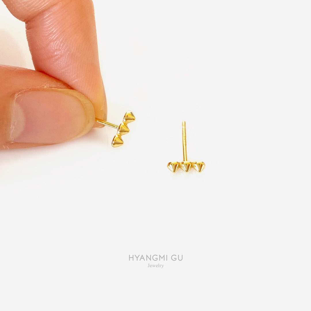 Triple Spike Stud Earring • Tiny Gold Spike Stud • Small Spike Earrings ...