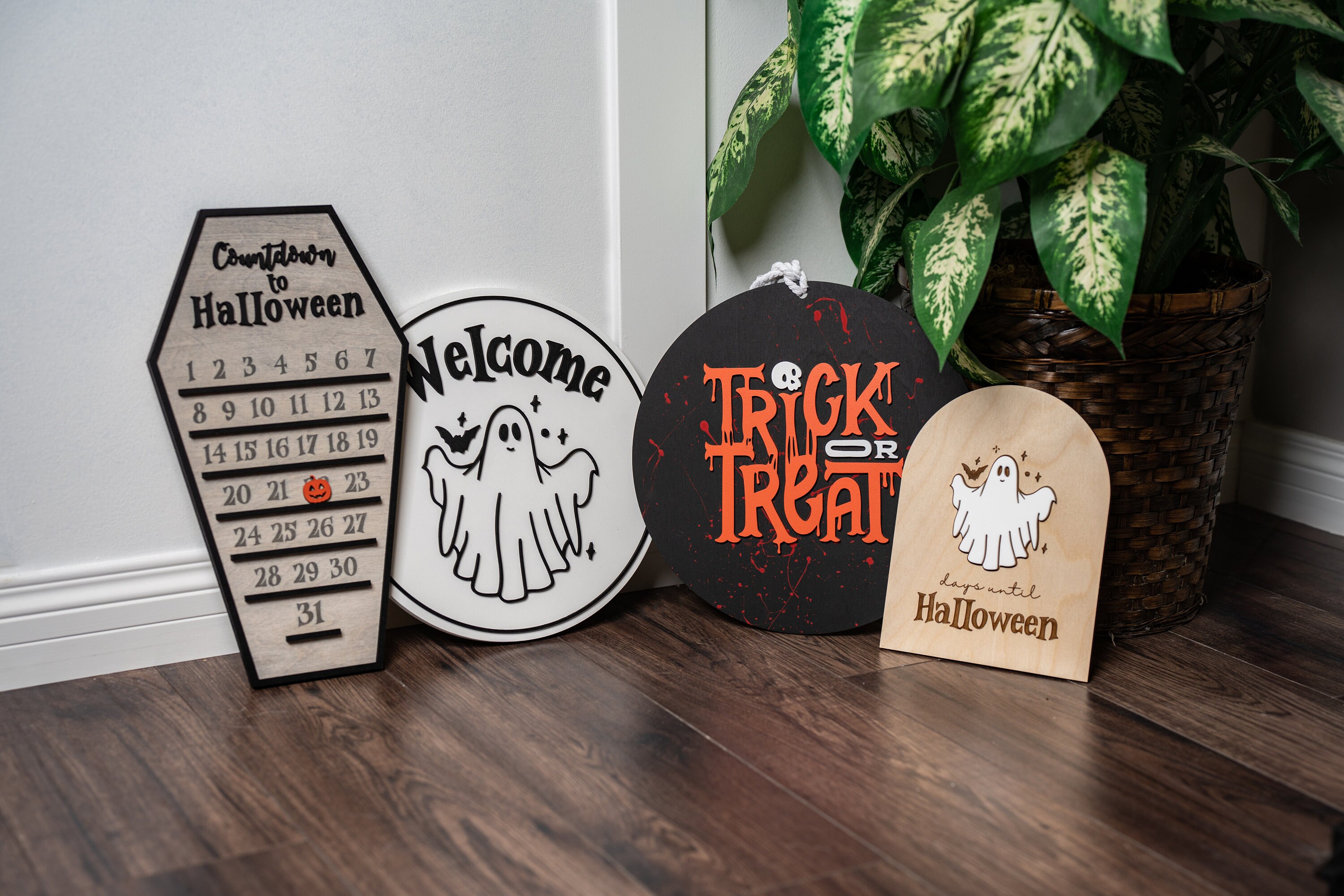 Custom Signs — Aleesha DIY