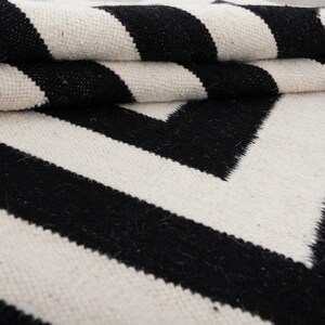 White Black Modern Geometric Design Hand Woven Wool Flatweave Rug ...