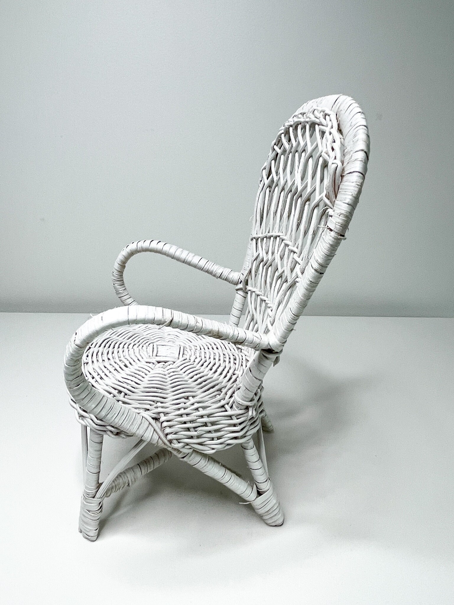 Vintage White Wicker Chair Planter Vintage Wicker Planter Indoor Plant ...