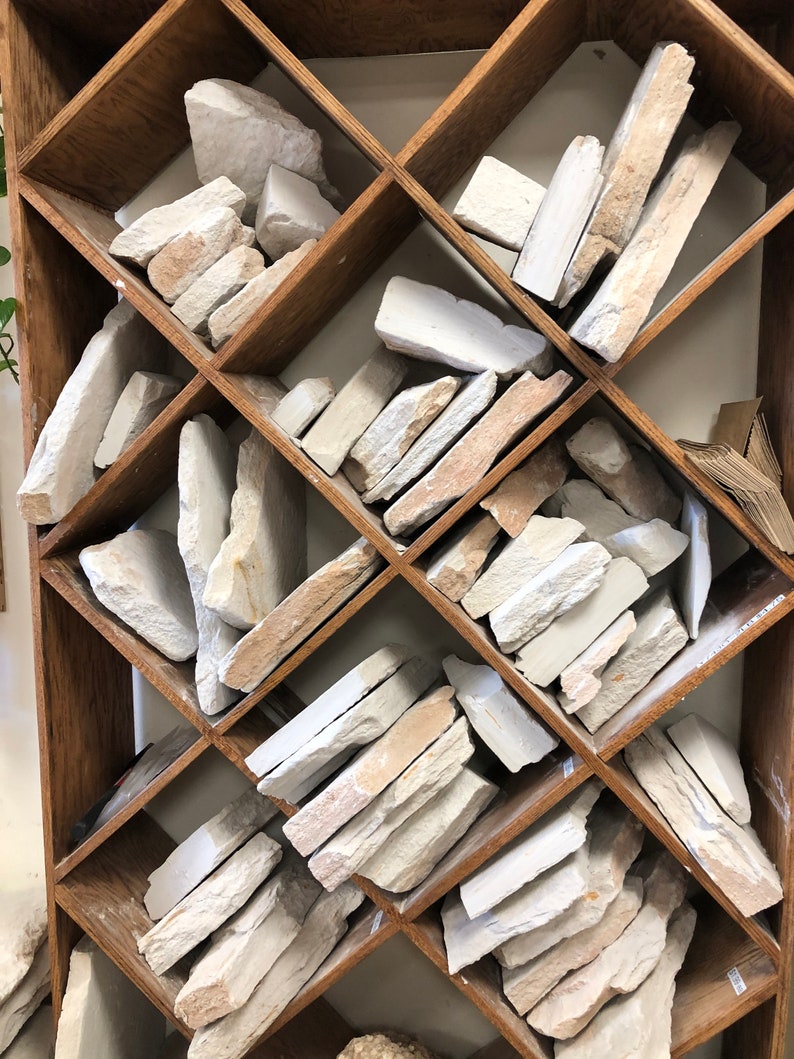 Authentic Navajo Tufa Stone de Darrell Grey Casting | Etsy