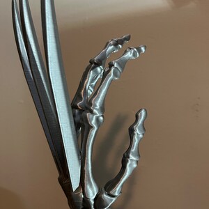 Wolverine Skeleton Claw Display - Etsy