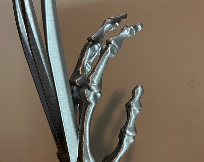 Wolverine Skeleton Claw Display - Etsy