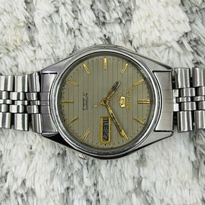 Vintage Seiko 5 Automatic Movement No.7009-3061 Grey Dial Day/date 17jewels Men's Wrist Watch ...