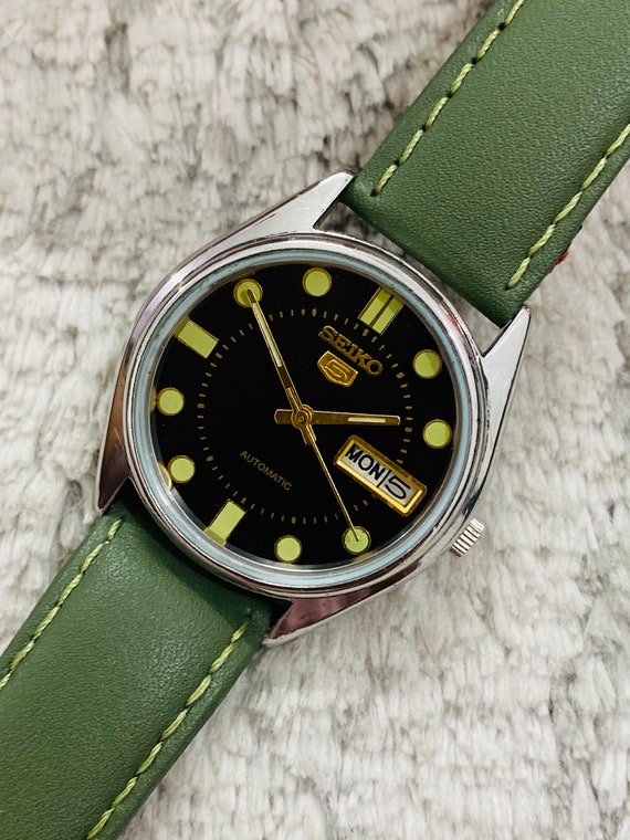Vintage Seiko 5 Automatic Black Dial Day/Date Caliber… - Gem