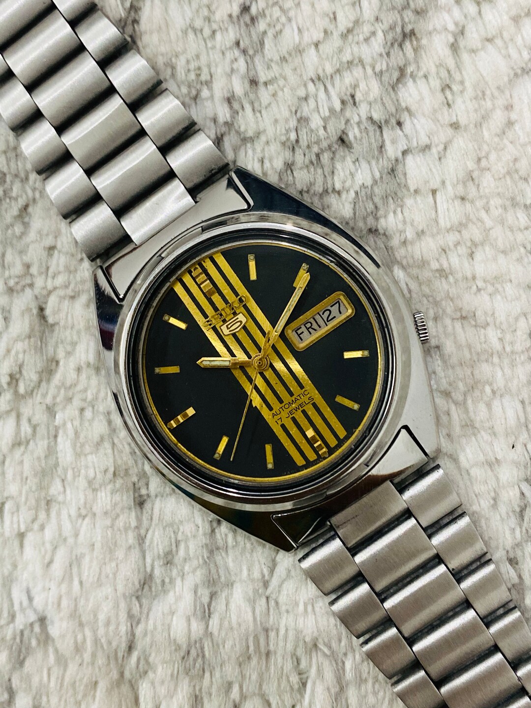 Vintage Seiko 5 Automatic Black Dial With Golden Indices 17jewels ...