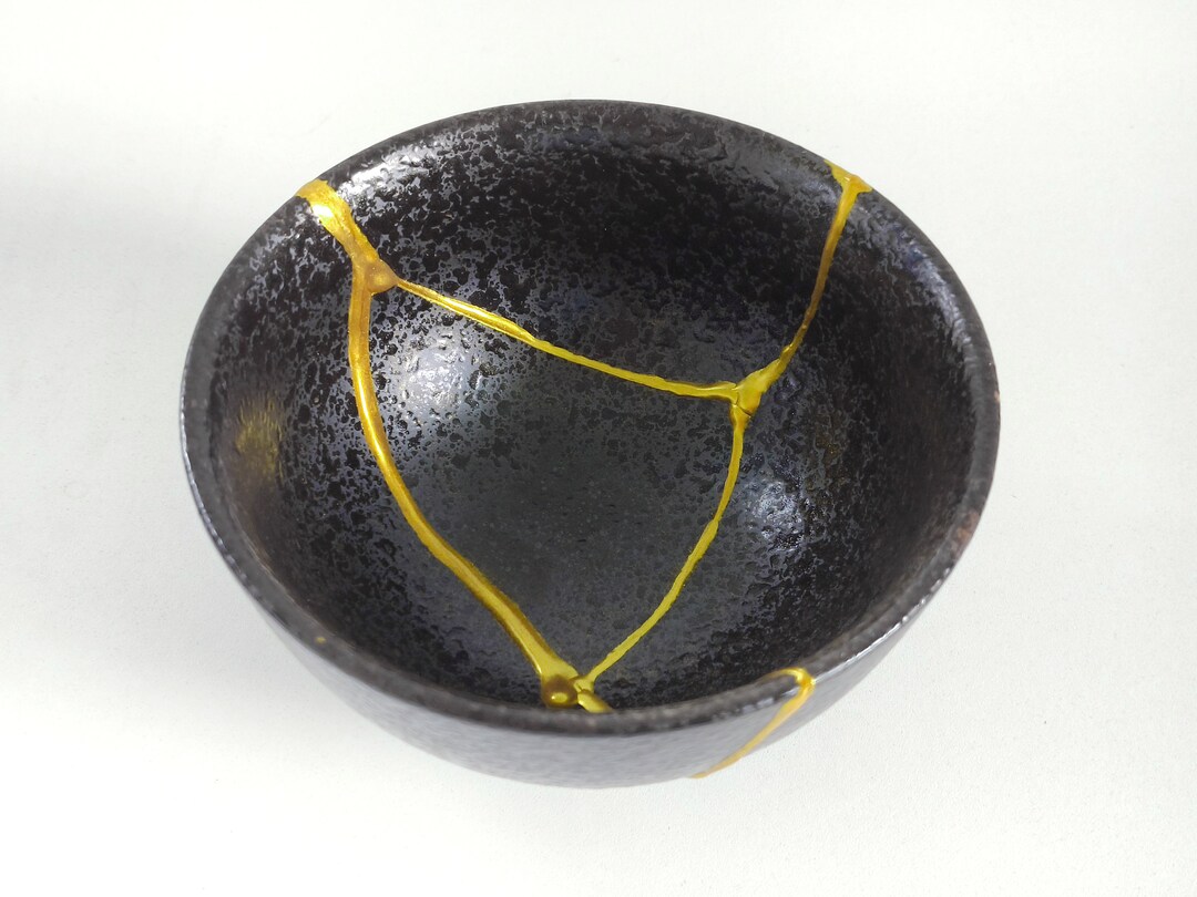 KINTSUGI Kintsugi Cup, the Vintage and Broken Japanese Pottery Repaired ...