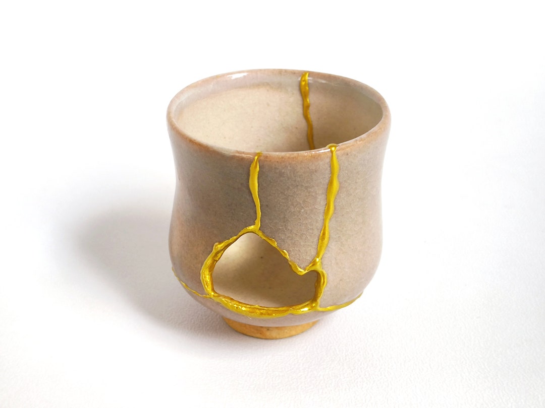KINTSUGI | Mini Kintsugi Cup, the Vintage and Broken Japanese Pottery ...