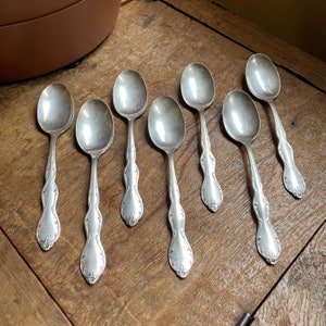 SEVEN (7) Teaspoons 1964 Wm Rogers Camelot Melody Vintage Silver Plate ...