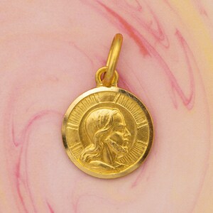 Small 18ct Jesus Medal Pendant - 18 Karat Solid Yellow Gold Christmas ...