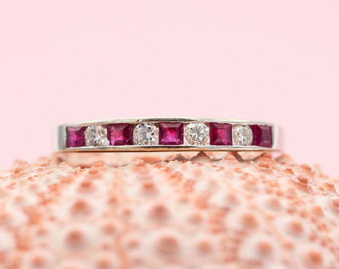 18k Minimal Carré Ruby Ring - Solid Gold - Vintage Brilliant Cut Diamond Ring - Estate Colourful ...