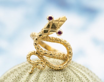 Queen Victoria Engagement Ring - Etsy