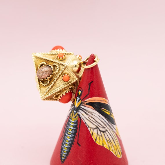 large 18k solid gold toll charm - vintage Etruscan st… - Gem