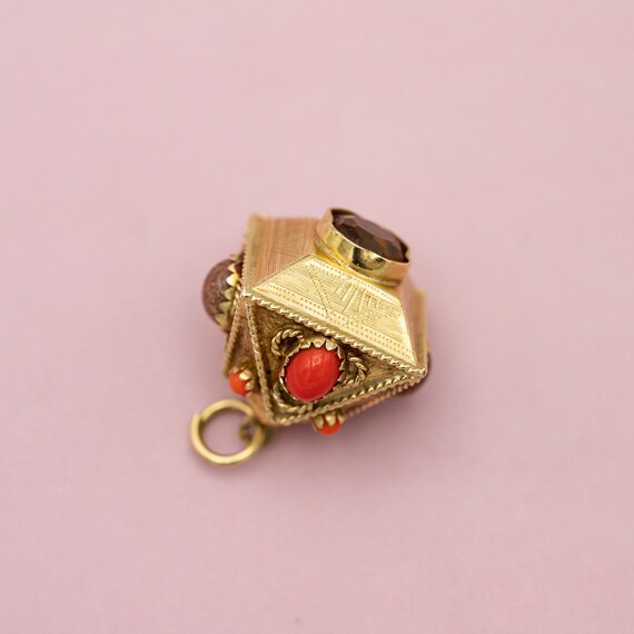 large 18k solid gold toll charm - vintage Etruscan st… - Gem