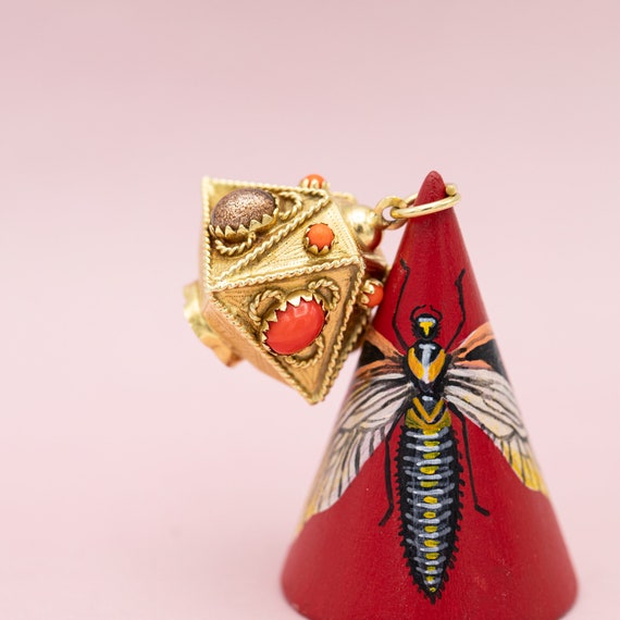 large 18k solid gold toll charm - vintage Etruscan st… - Gem