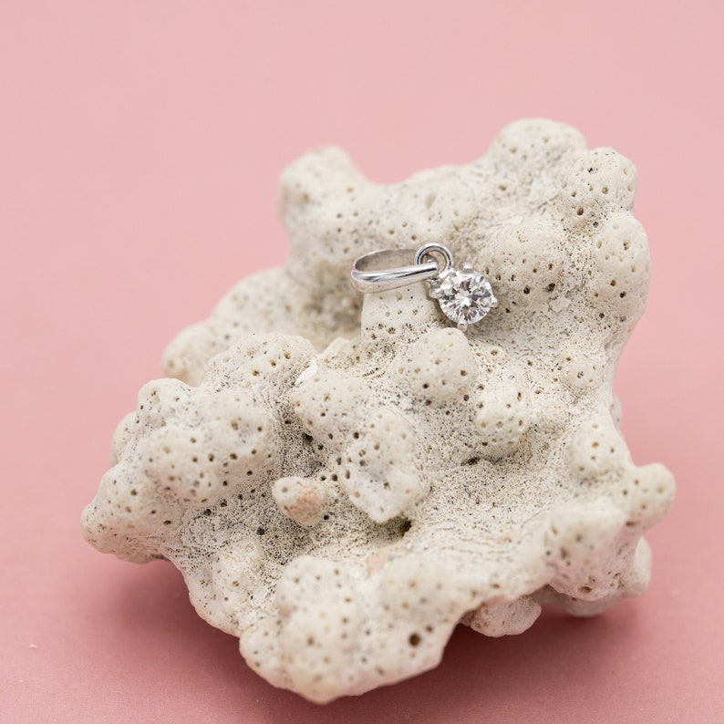 Solitaire - 18 Karat White Gold Vintage Natural Diamond Pendant - 0 ...