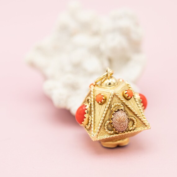 large 18k solid gold toll charm - vintage Etruscan st… - Gem