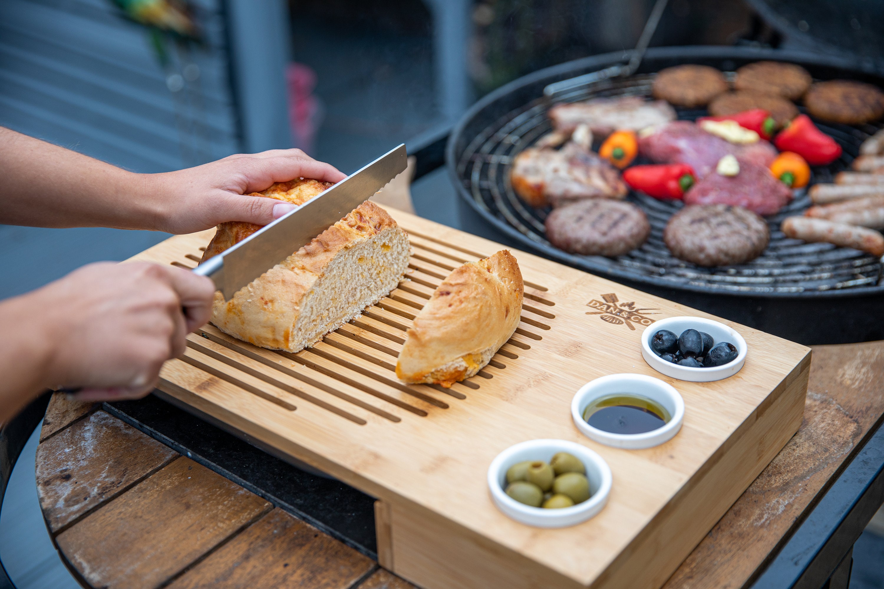 Wooden Chopping Board With Juices Drip Tray & 3 Dip Pots, 48cm - BBQ ...