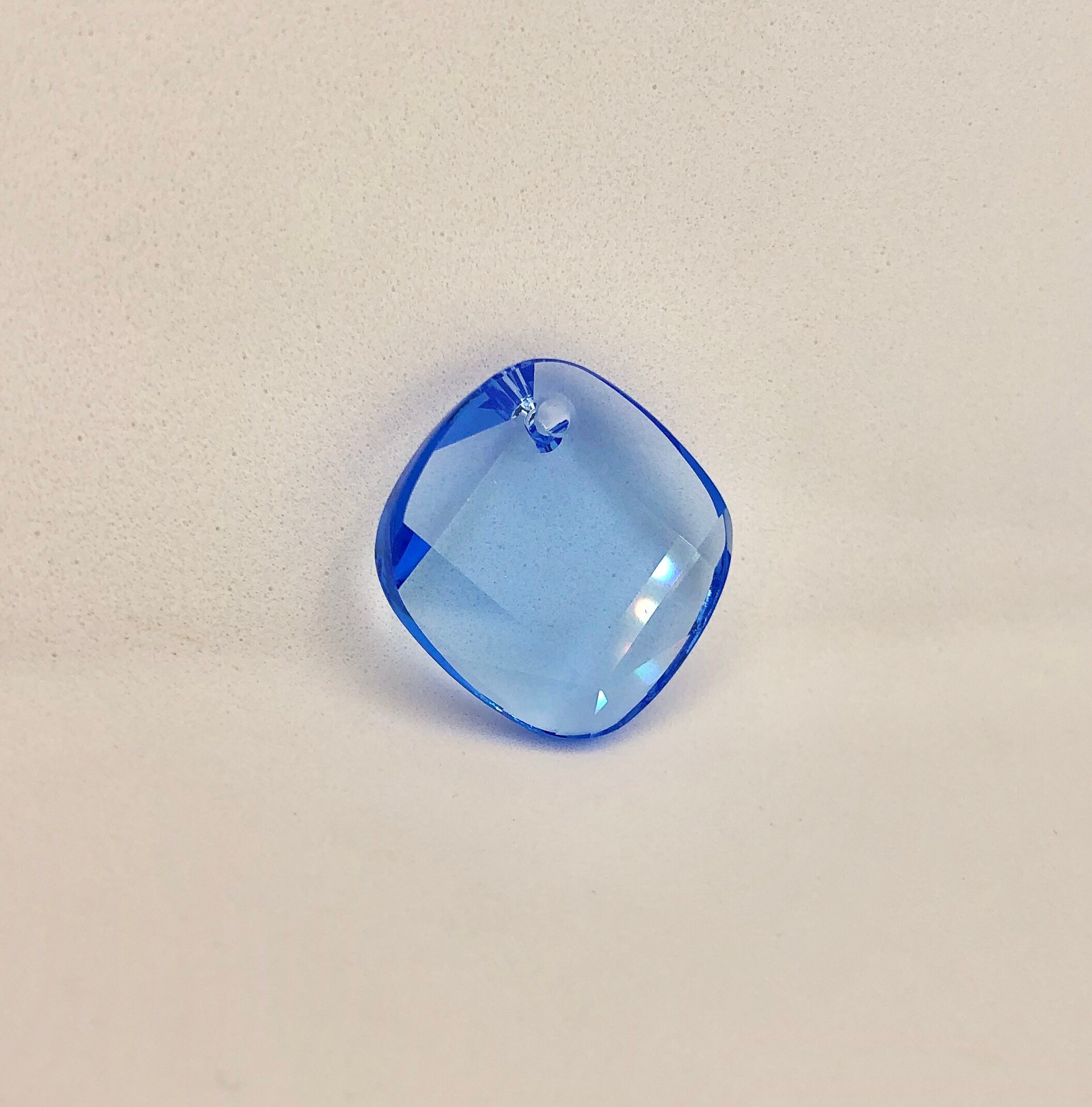 Swarovski 6058 Metro Pendant 18mm | Light Sapphire, Violet, Chrysolite ...