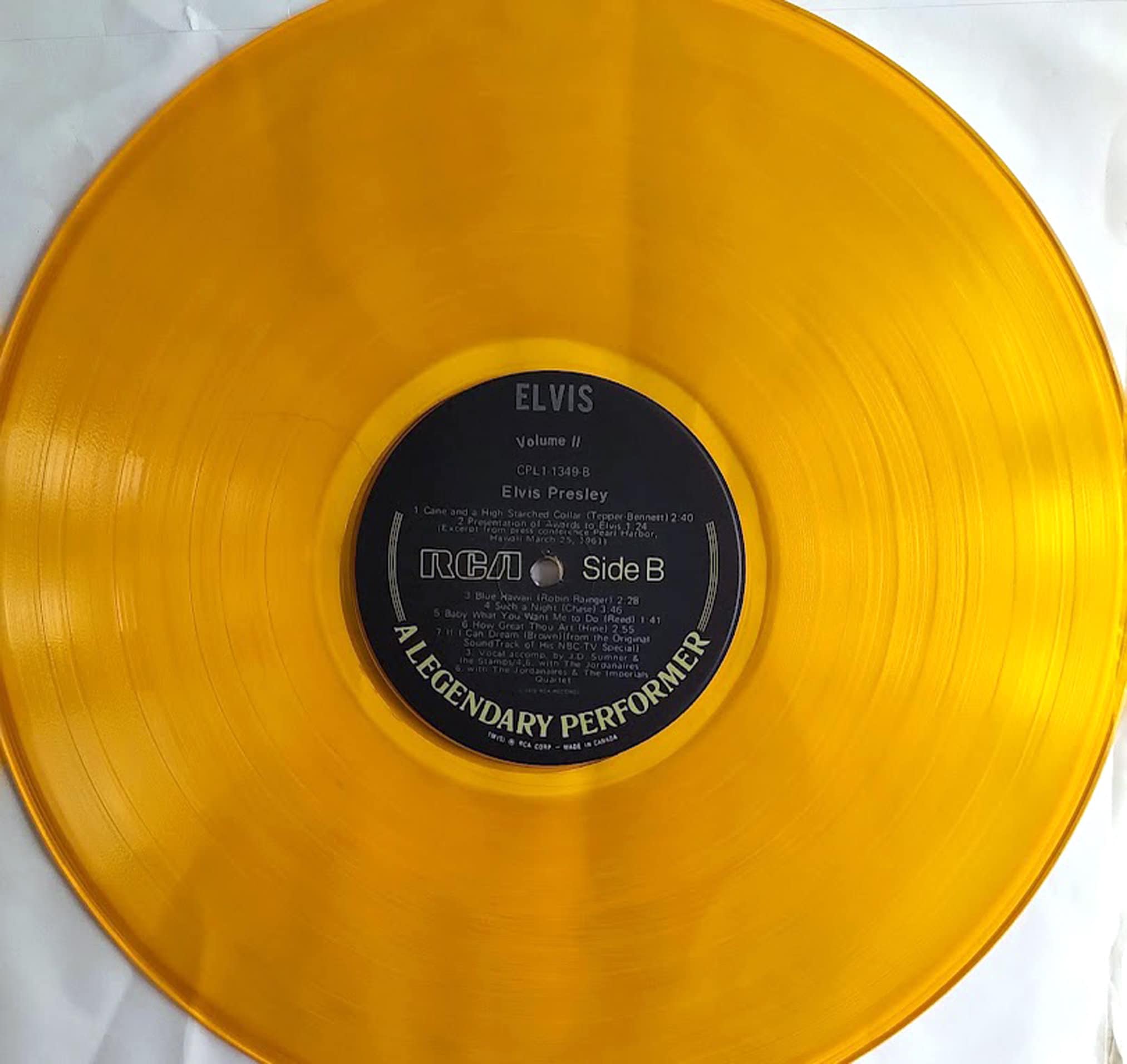 Elvis Presley A Legendary Performer Volume 2 / gold Vinyl LP/ 1976 RCA ...