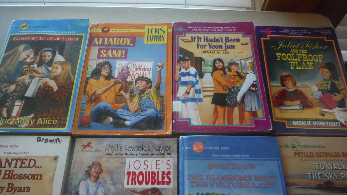 7 A Dell Yearling Book Books & 3 Avon Camelot Books total - Etsy.de