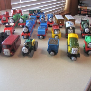 38-take N Play Diecast Thomas Engines & Cars, Plus 40 Pieces of Track ...