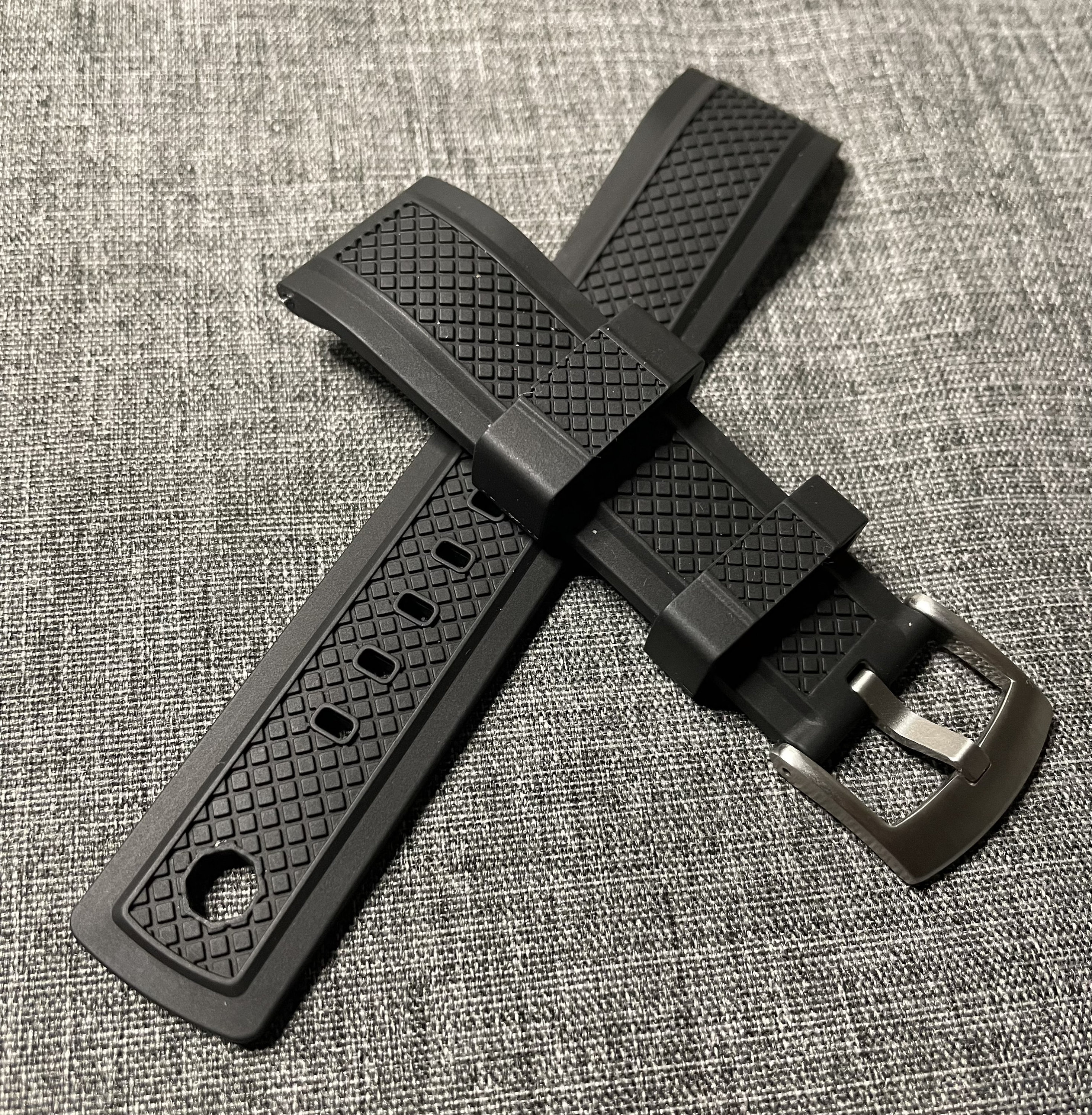 3rd Gen FKM Rubber Waffle Summit Strap / Black / 20/22mm / Strap Lock ...