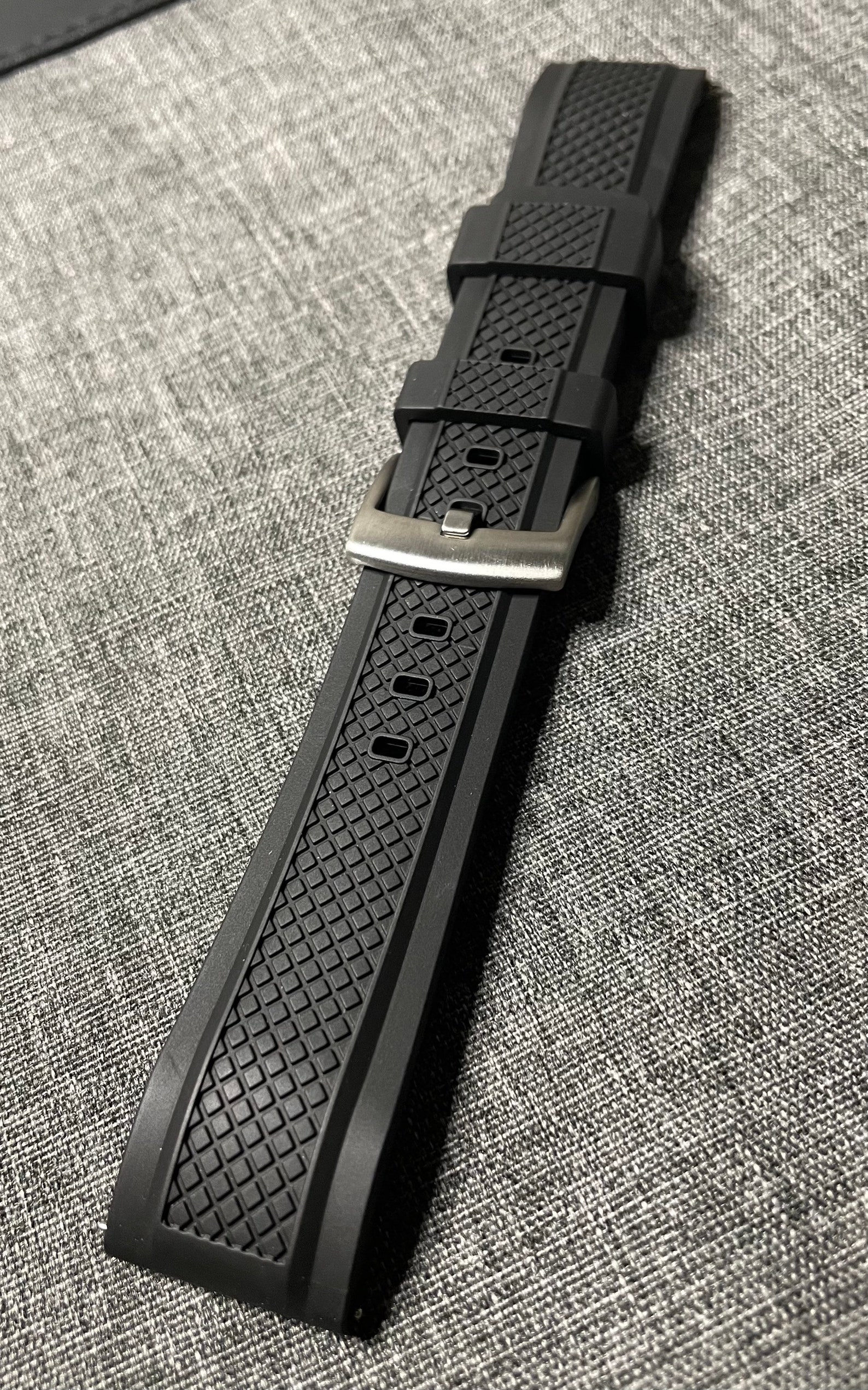 3rd Gen FKM Rubber Waffle Summit Strap / Black / 20/22mm / - Etsy