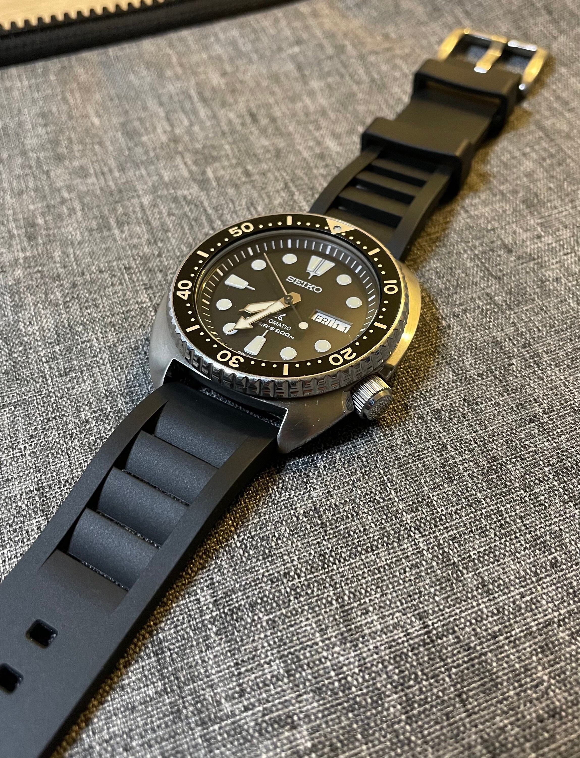 3rd Gen FKM Premium Rubber Ridge Design Watch Strap Black 20/22mm ...