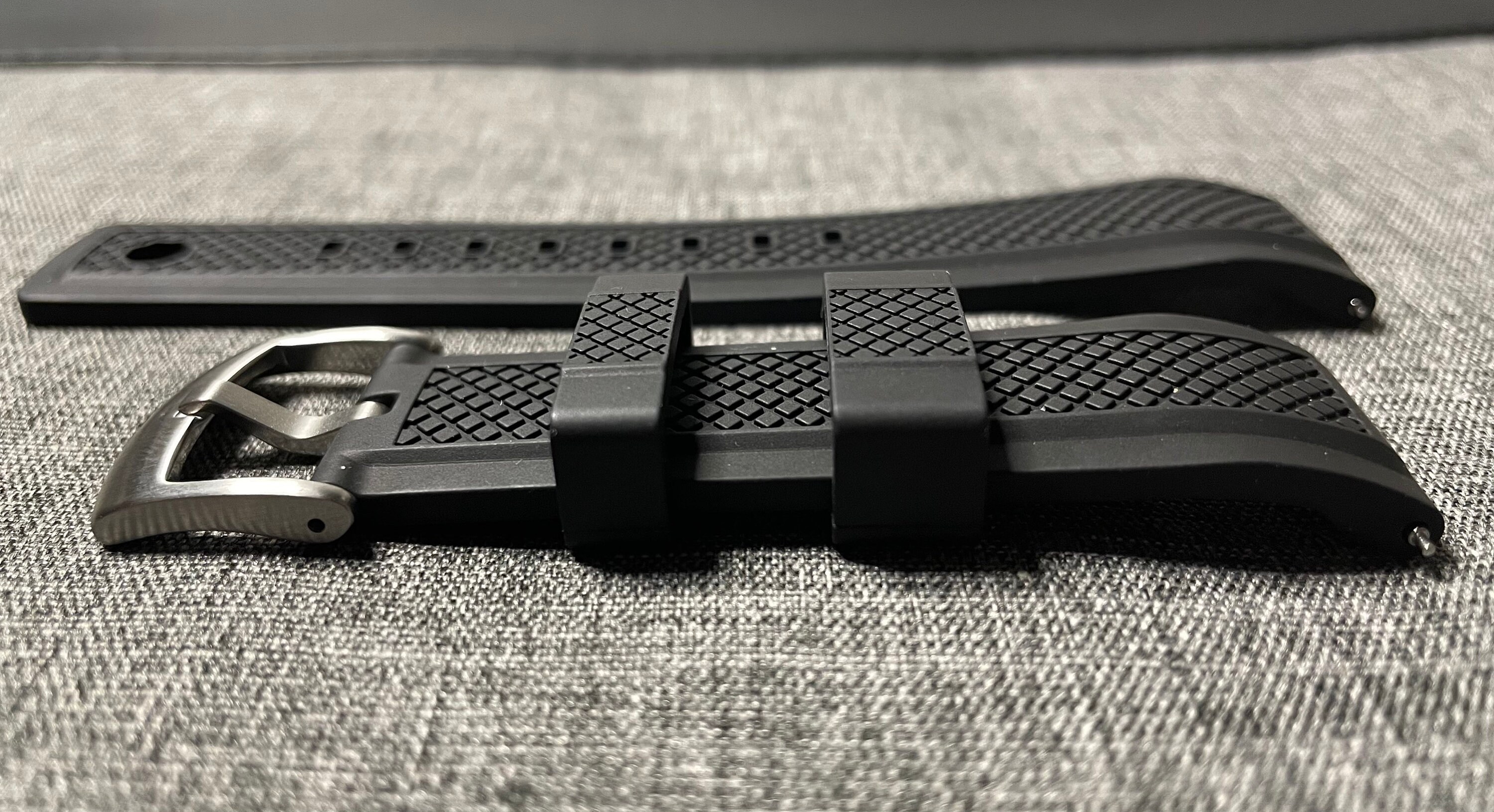 3rd Gen FKM Rubber Waffle Summit Strap / Black / 20/22mm / Strap Lock ...