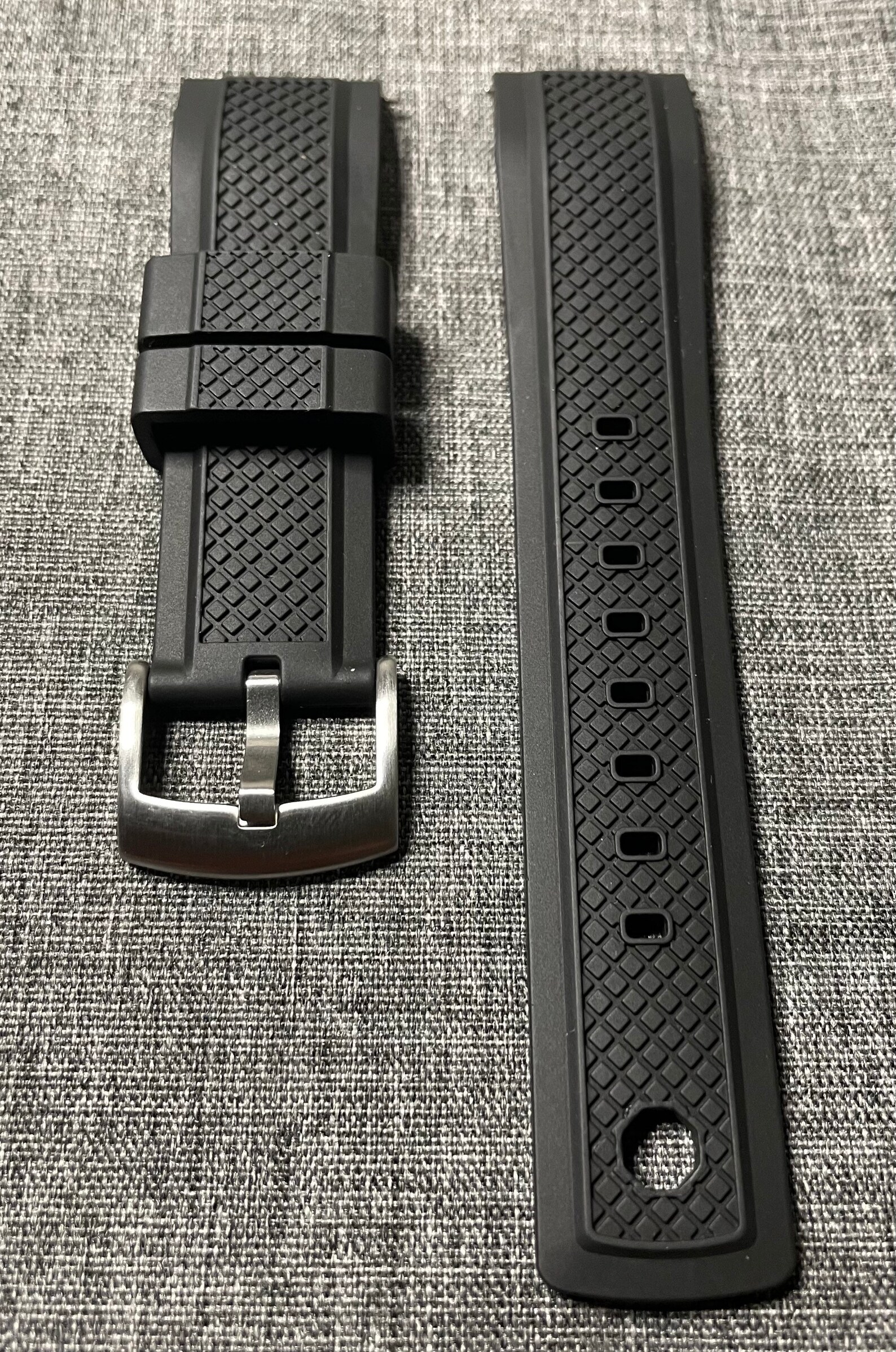 3rd Gen FKM Rubber Waffle Summit Strap / Black / 20/22mm / | Etsy
