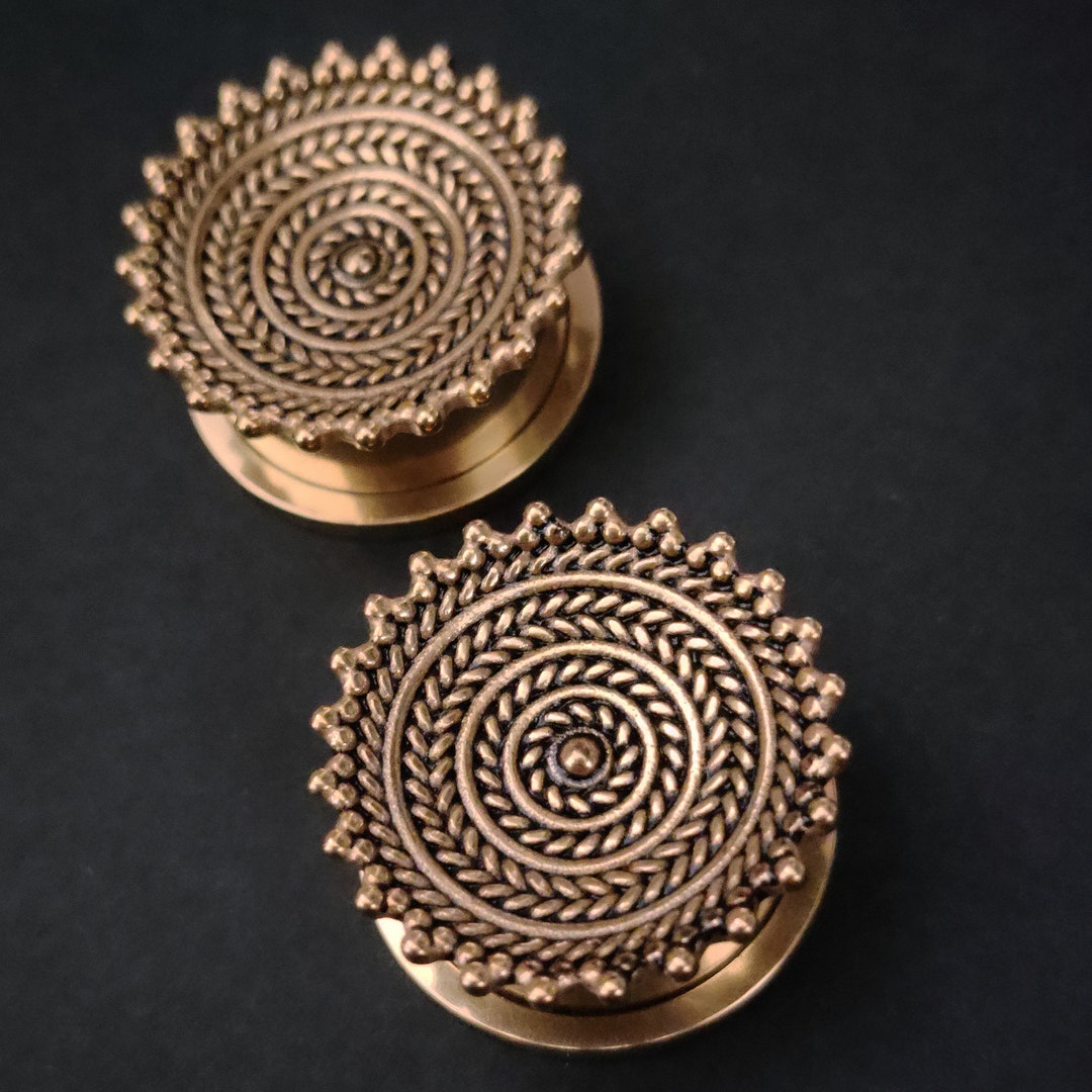 GOLDCOLORED BRAIDED MANDALA Plugs Tunnels / Screw Tunnel Ab 17,50 Euro ...