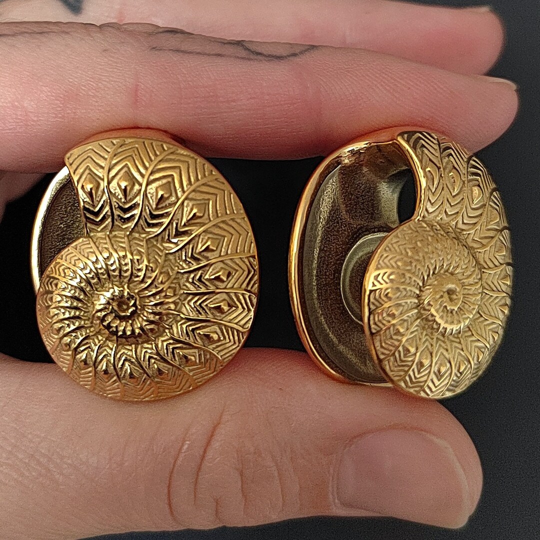 GOLDCOLORED SNAIL SHELL Hangers Ab 25 Euro - Etsy