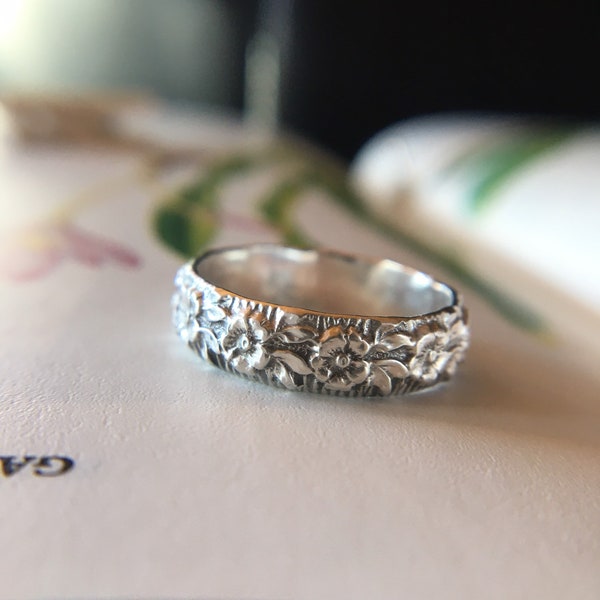 Floral Wedding Band - Etsy