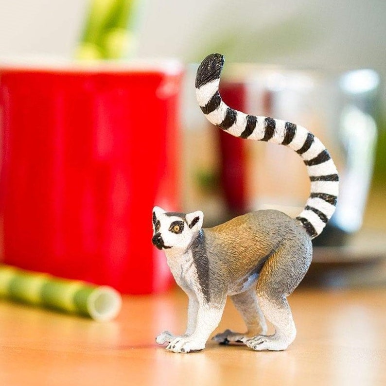 RING-TAILED LEMUR Figurine Figures Large Miniature Figurines Plastic ...