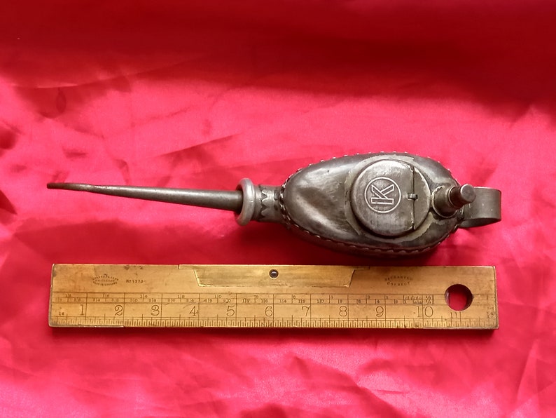 Antique Kayes of Leeds Oil Can Oiler: Pie Crust Edge, Detachable Nozzle ...