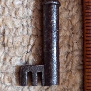 Rare Early Blacksmith Made Key Circa 1760s Fashioned the Teeth as an E ...