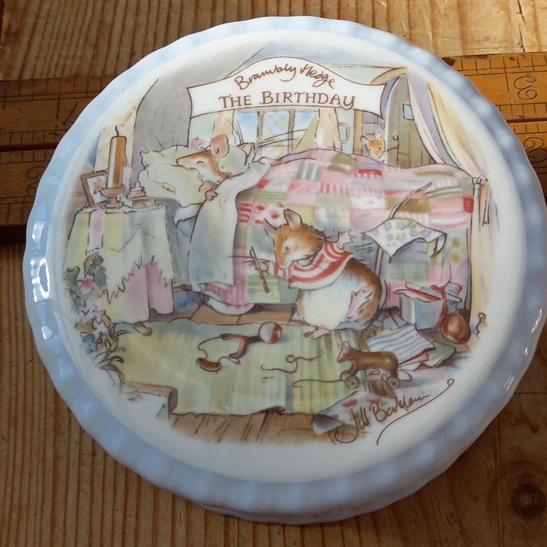 Bramble Hedge the Birthday Box,the Birthday Trinket Box,royal Doulton ...