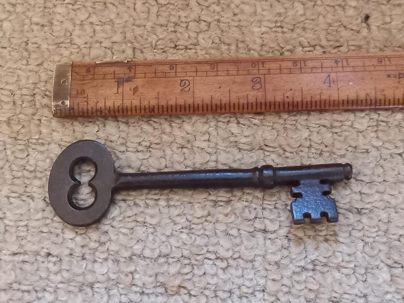 Antique Vintage Door Key With the bow That's End Bit You Turn It With ...