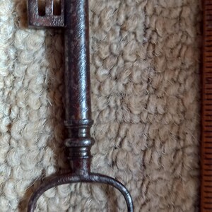Rare Early Blacksmith Made Key Circa 1760s Fashioned the Teeth as an E ...