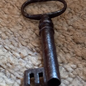 Rare Early Blacksmith Made Key Circa 1760s Fashioned the Teeth as an E ...