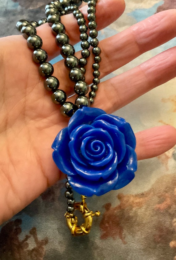 HEMATITE BLUE Flower BAKELITE Art Deco Vintage neckla… - Gem