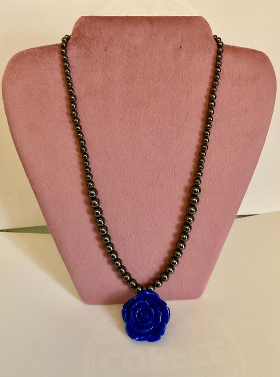 HEMATITE BLUE Flower BAKELITE Art Deco Vintage neckla… - Gem