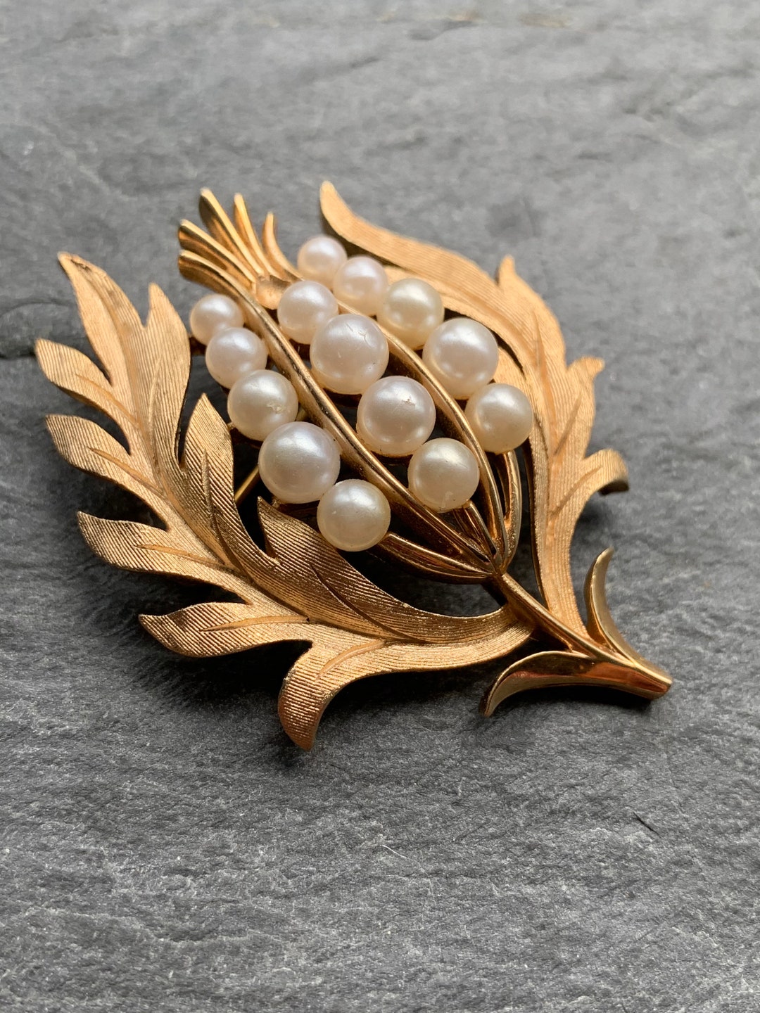 Trifari Pearl and Gold 1950 Vintage Brooch - Etsy